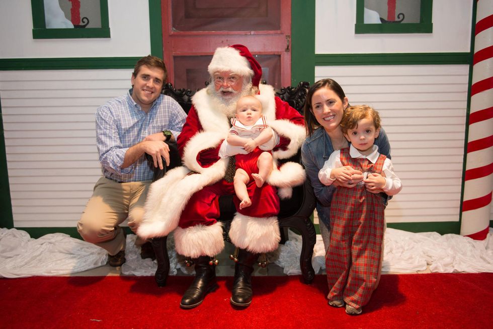 Mall Dreams: The Galleria turns into Santa's wonderland for leading ...