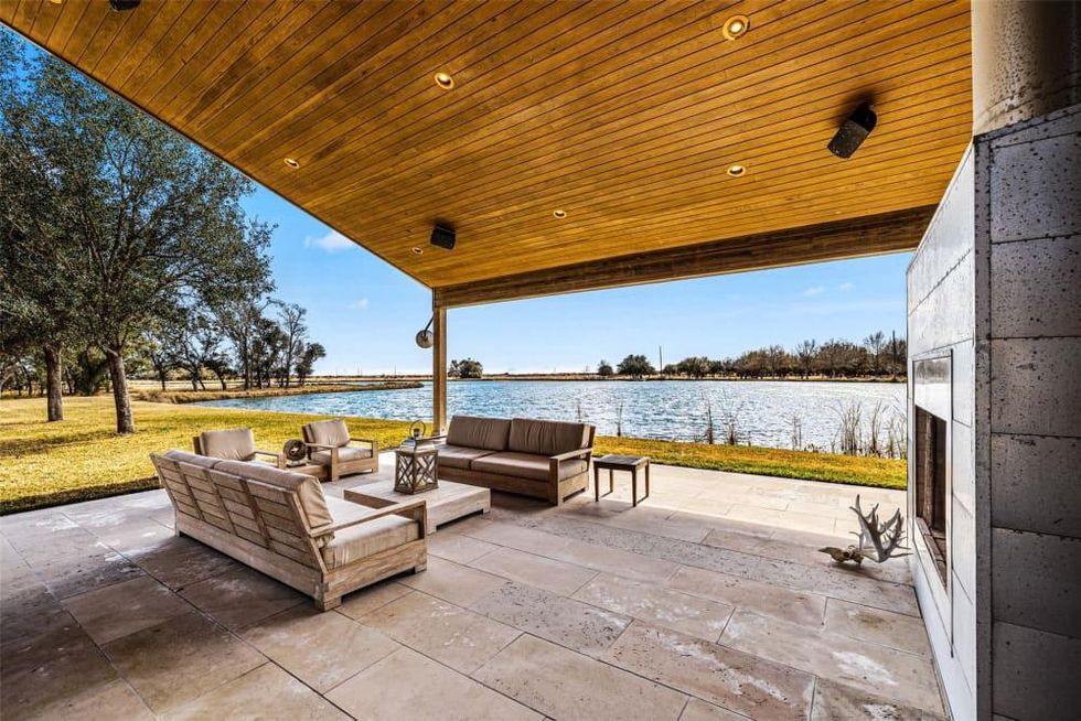 Modern ranch on nature-lover's paradise south of Houston hits market ...