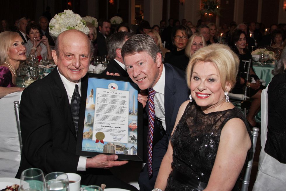 Grammy singer wows Houston humanitarians in a touching River Oaks night ...