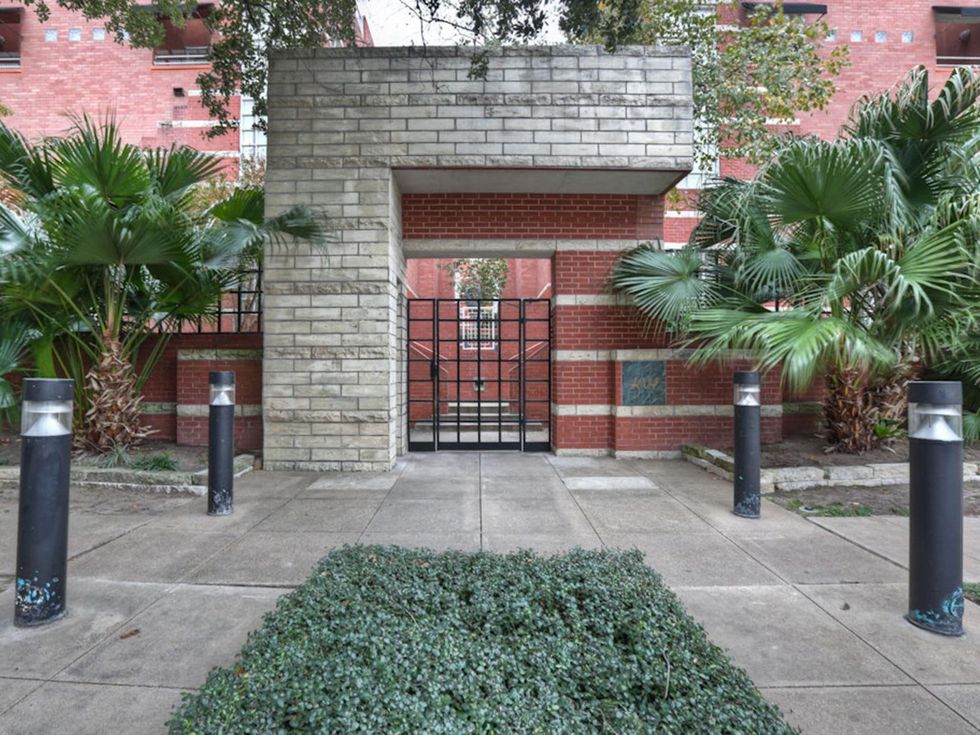 A Montrose place with a showcase kitchen and rooftop terrace for under ...