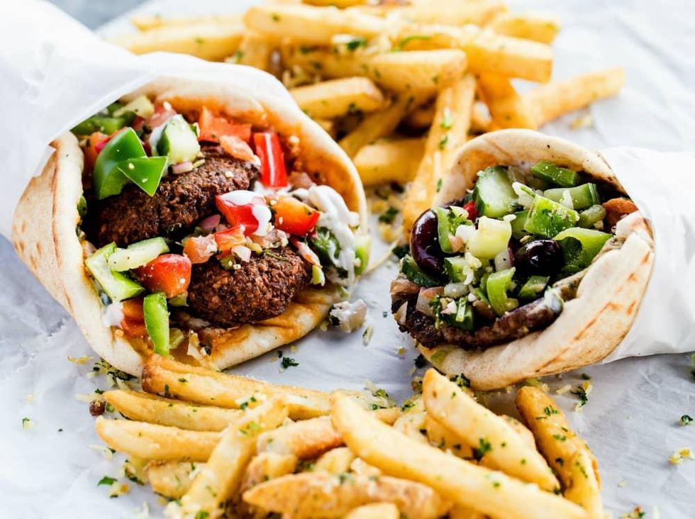 Ken Hoffman reviews famous Houston sandwich shop's new Mediterranean ...