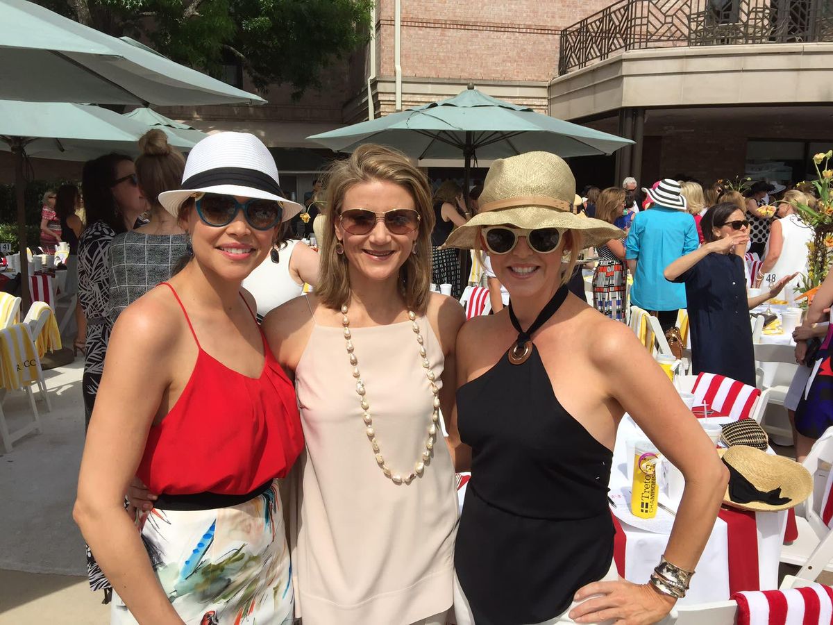 Estela Cockrell, from left, Stephanie Cockrell and Elizabeth Petersen ...