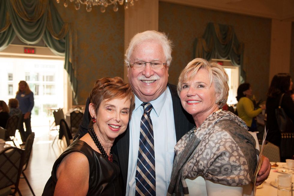 Art and conversation mingle: Nonstop chatter is a welcome thing at City ...