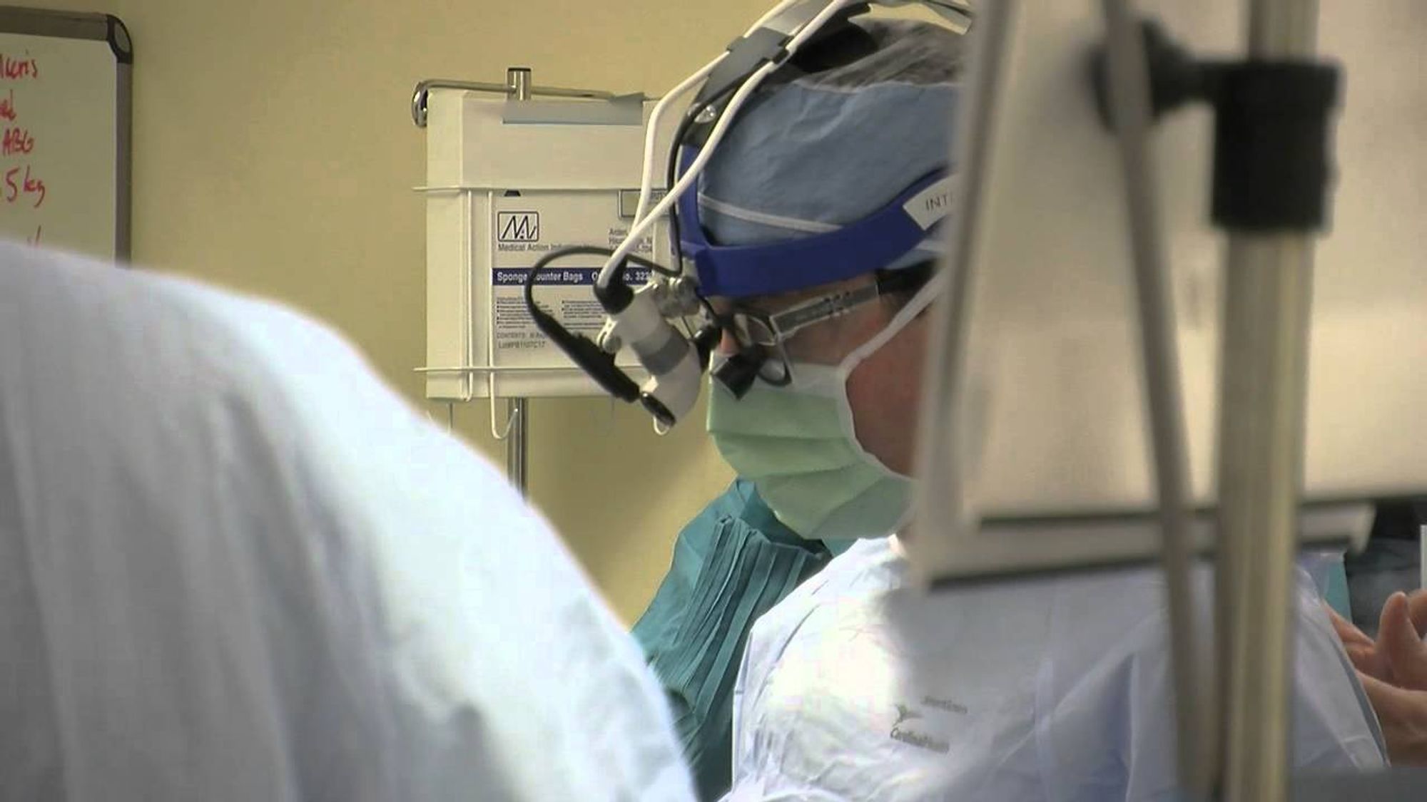 Don't dare click this if you're squeamish: Graphic open-heart surgery ...