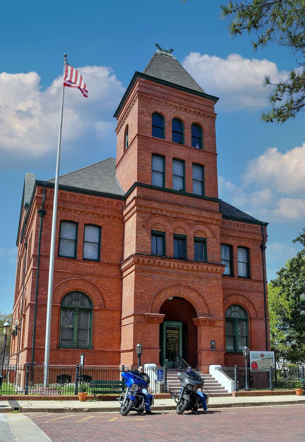 Many of Jefferson's 135 historic structures can be seen on a walking ...