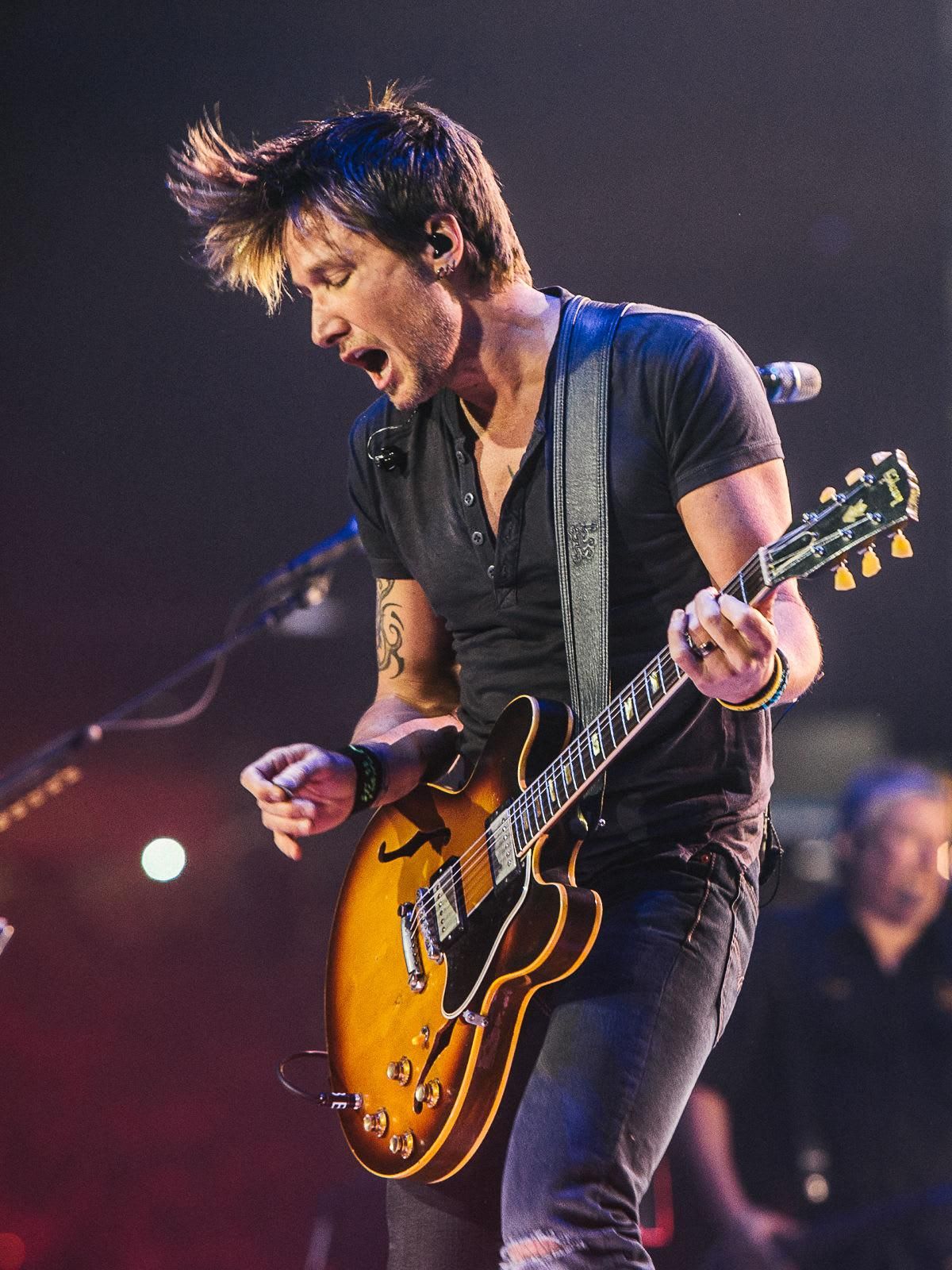 Yes, Keith Urban showed off that hair. - CultureMap Houston