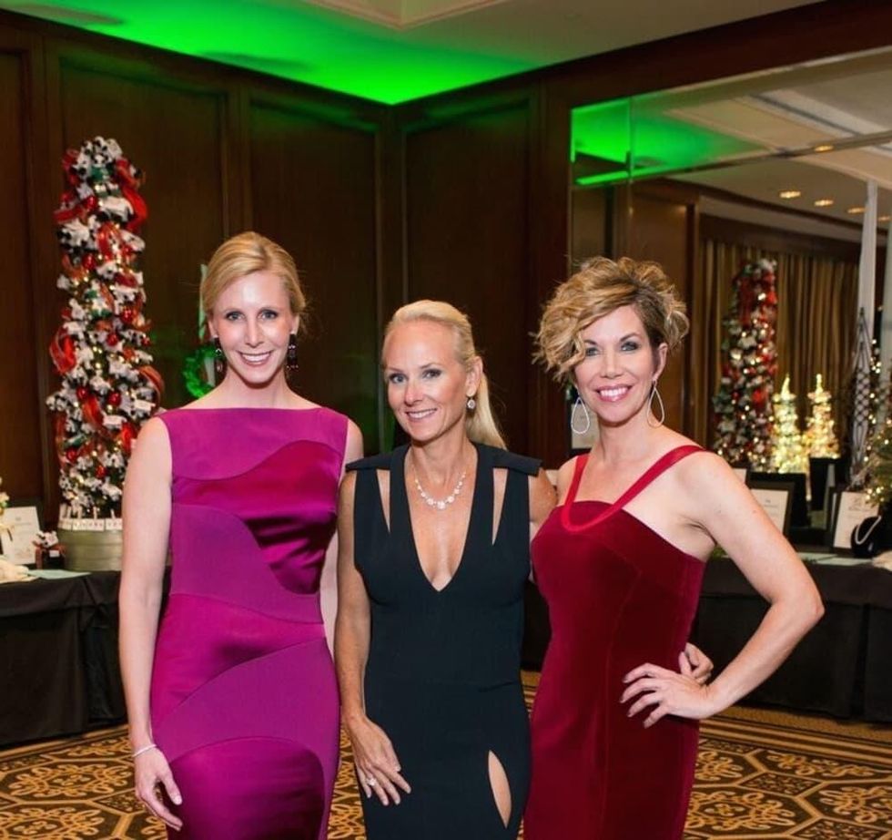 Frenzied bidding for holiday decorations lights up the night at Trees ...