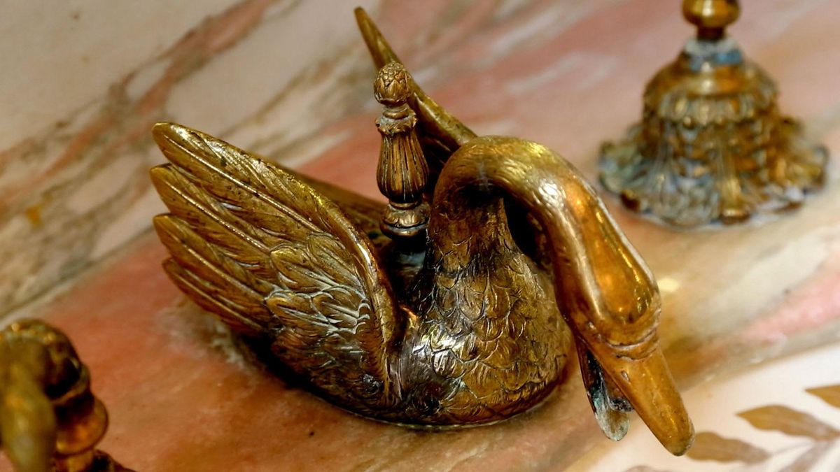 As part of the exhibition, Rienzi debuts an original bathroom designed ...