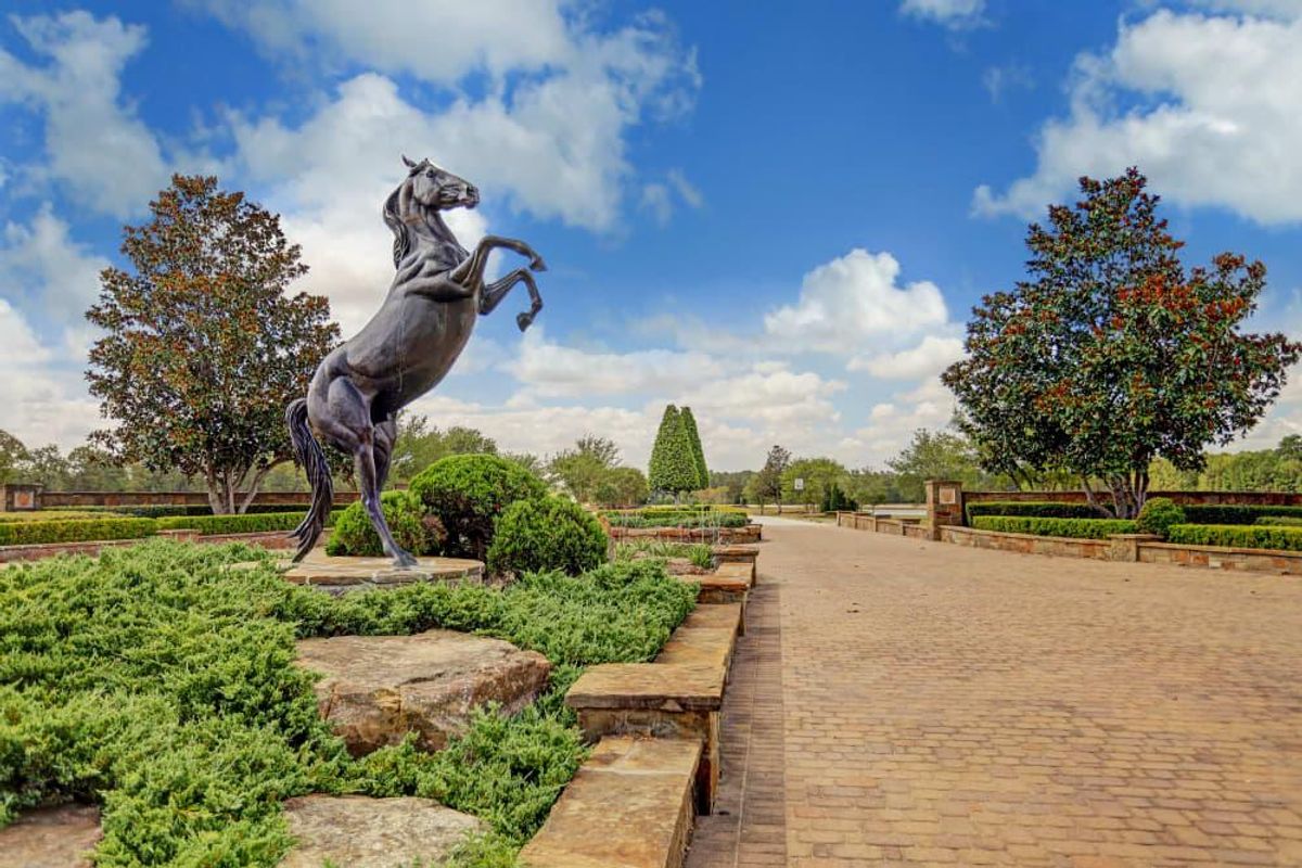 Stallion Lakes brings country-club-adjacent life to Hockley ...