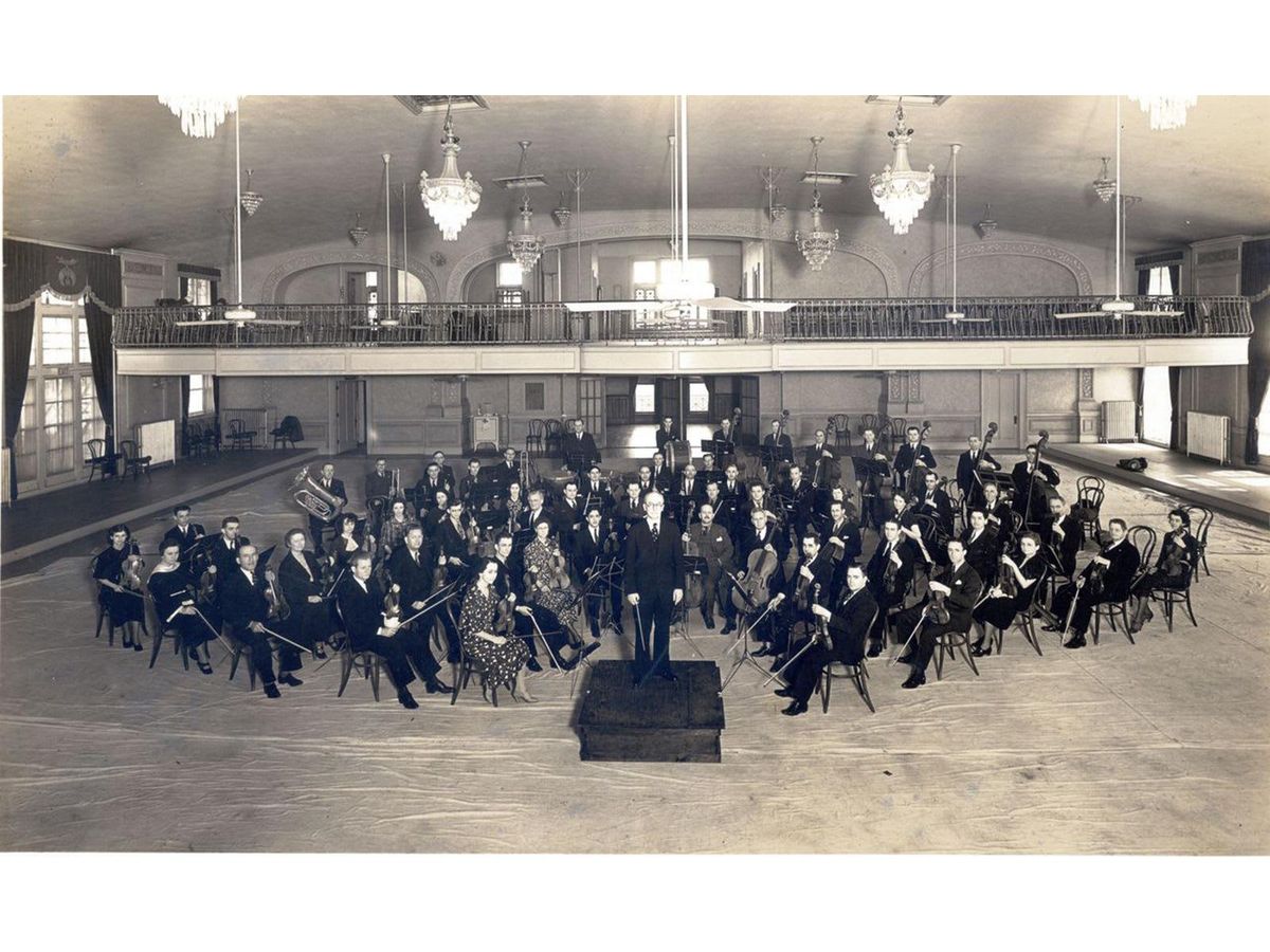 The Houston Symphony Orchestra in the early 1930s with conductor Frank ...